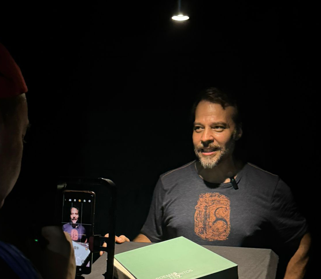 ENRIQUE MENACHO: «QUISE MOSTRAR UNA SANTA CRUZ COTIDIANA, LEJOS DE LO ...